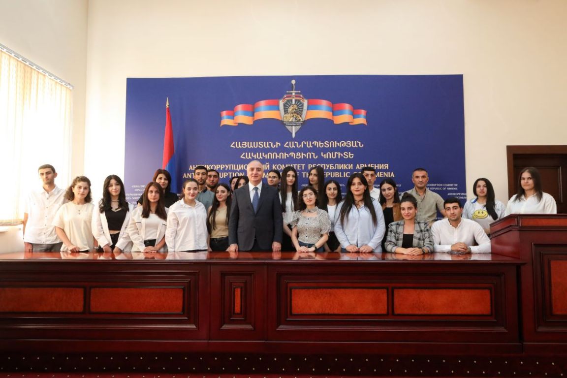 Students of the anti-corruption school of young leaders met with the ...